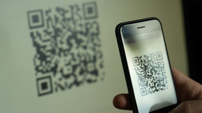 Steps to create a QR code to share your home Wi-Fi network safely